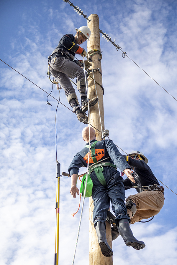 Line workers put their skills on display - OPPD - The Wire